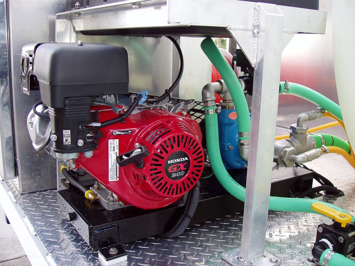 CCI - Roadside Spray Truck with Chemical Injection | 1100 Series