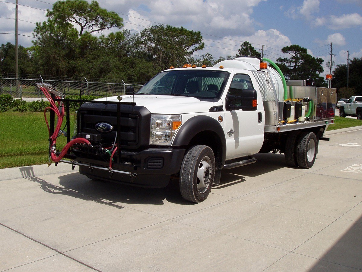 CCI - Roadside Spray Truck with Chemical Injection | 1100 Series