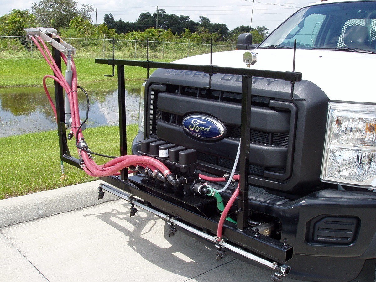 CCI - Roadside Spray Truck with Chemical Injection | 1100 Series