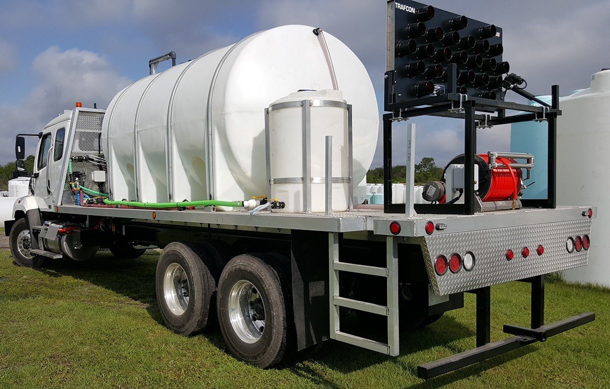 CCI - Roadside Spray Truck with Chemical Injection | 1100 Series